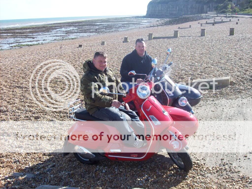 Modern Vespa : Sidecars on a Vespa